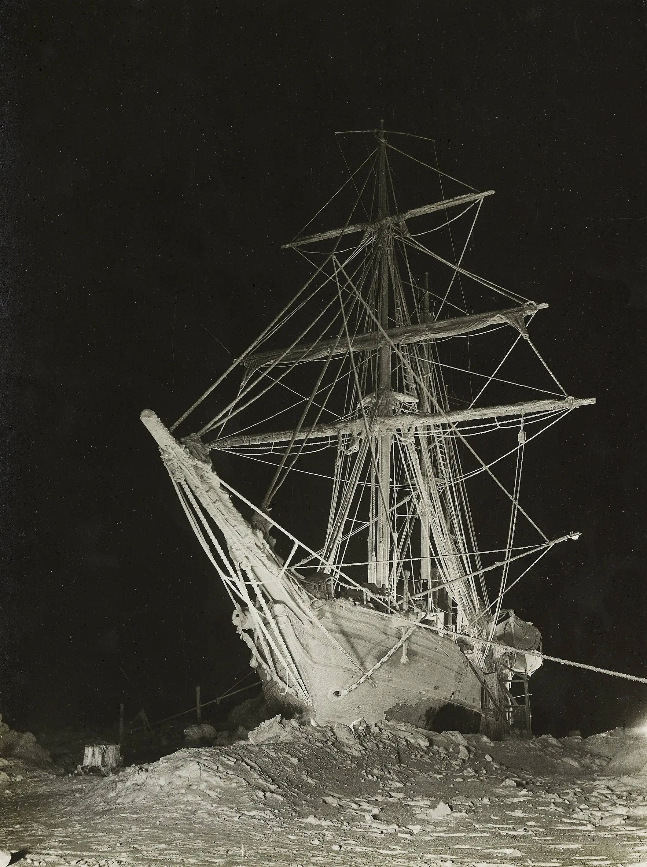 Herbert Ponting - Flashlight Photo Polar Night Spectre Ship (1910 ...